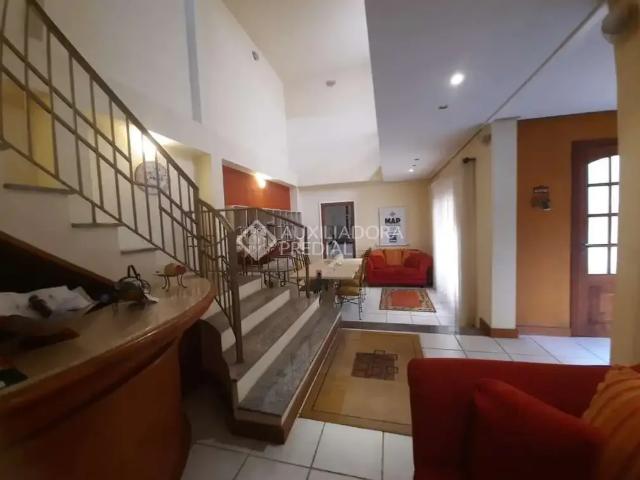 Casa / Sobrado para Venda em Porto Alegre/RS São João 5 Quartos