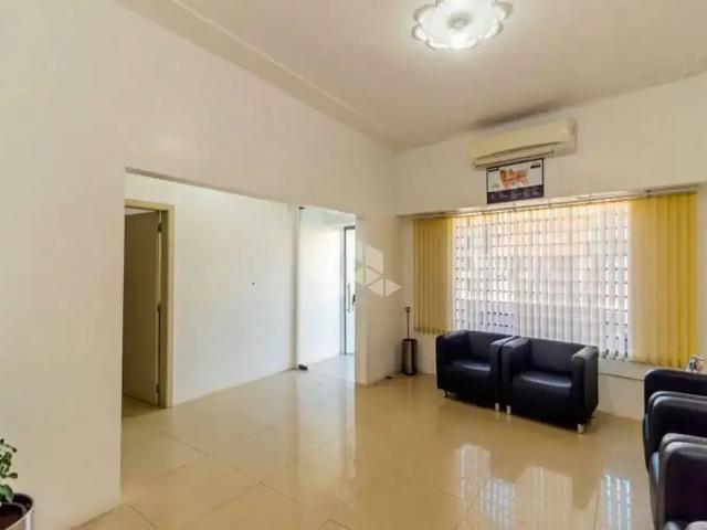 Casa / Sobrado para Venda em Porto Alegre/RS São João 5 Quartos