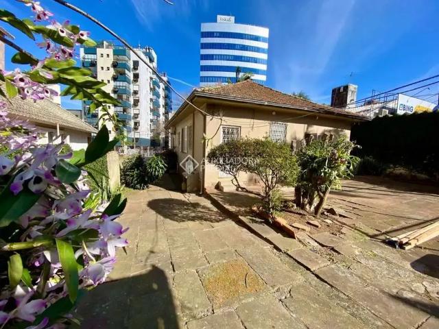 Casa / Sobrado para Venda em Porto Alegre/RS São João 2 Quartos