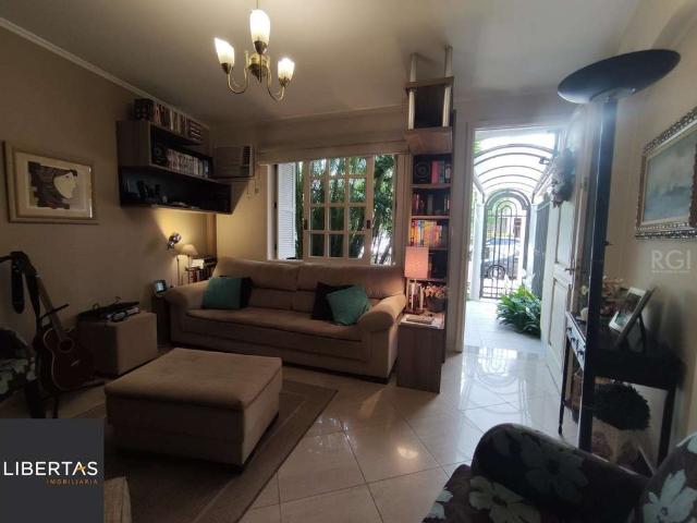 Casa / Sobrado para Venda em Porto Alegre/RS São João 3 Quartos