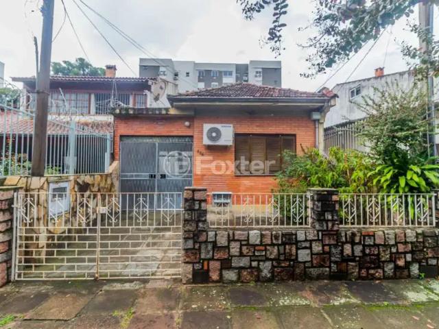 Casa / Sobrado para Venda em Porto Alegre/RS São João 3 Quartos