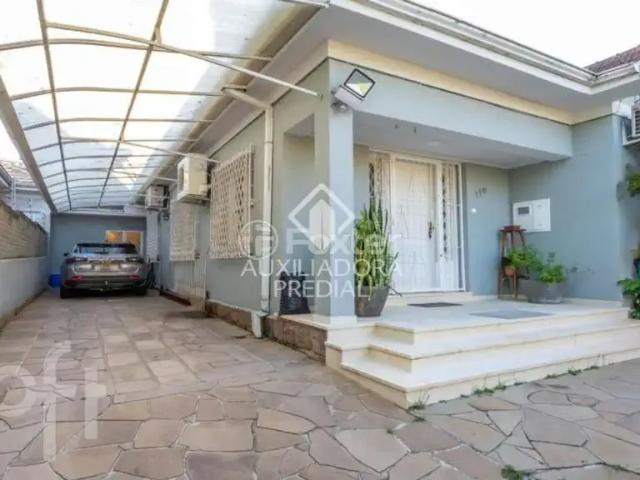 Casa / Sobrado para Venda em Porto Alegre/RS São João 3 Quartos