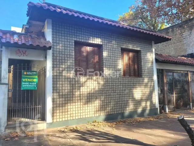 Casa / Sobrado para Venda em Porto Alegre/RS São João 3 Quartos
