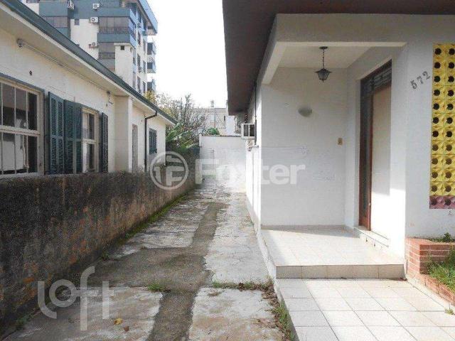 Casa / Sobrado para Venda em Porto Alegre/RS São João 3 Quartos