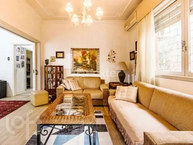 Casa / Sobrado para Venda em Porto Alegre/RS São João 3 Quartos