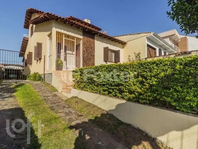 Casa / Sobrado para Venda em Porto Alegre/RS São José 3 Quartos