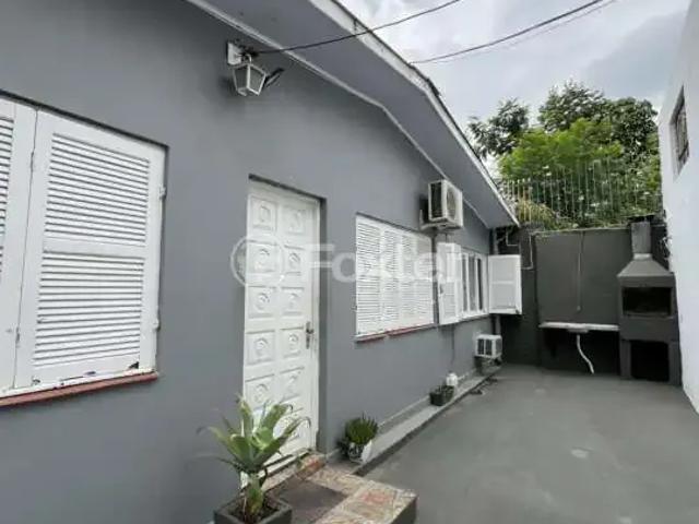 Casa / Sobrado para Venda em Porto Alegre/RS São Sebastião 3 Quartos