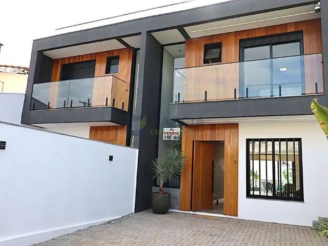 Casa / Sobrado para Venda em Porto Alegre/RS São Sebastião 3 Quartos