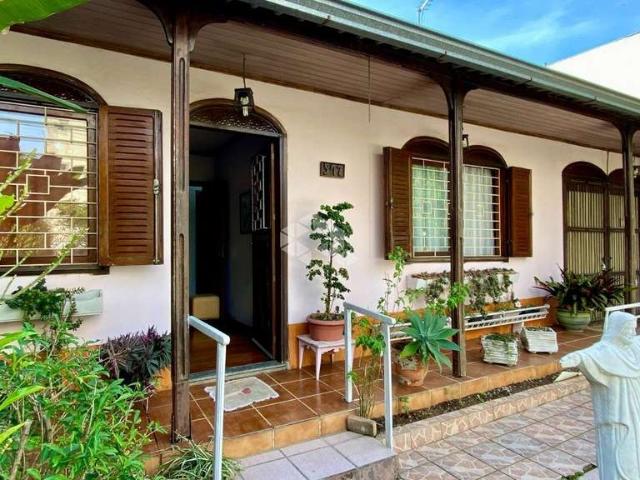 Casa / Sobrado para Venda em Porto Alegre/RS São Sebastião 3 Quartos