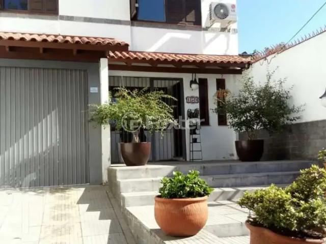 Casa / Sobrado para Venda em Porto Alegre/RS São Sebastião 3 Quartos
