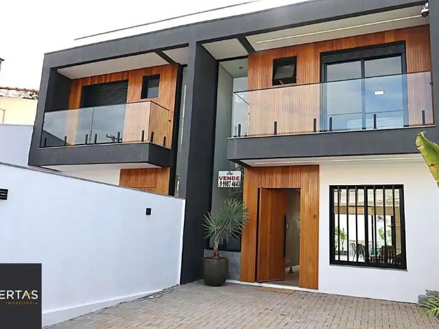 Casa / Sobrado para Venda em Porto Alegre/RS São Sebastião 3 Quartos