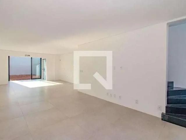 Casa / Sobrado para Venda em Porto Alegre/RS São Sebastião 3 Quartos