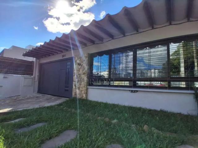 Casa / Sobrado para Venda em Porto Alegre/RS São Sebastião 3 Quartos