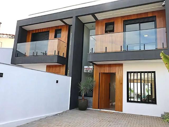 Casa / Sobrado para Venda em Porto Alegre/RS São Sebastião 3 Quartos