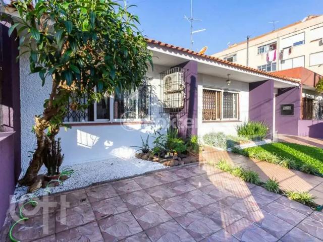 Casa / Sobrado para Venda em Porto Alegre/RS São Sebastião 3 Quartos