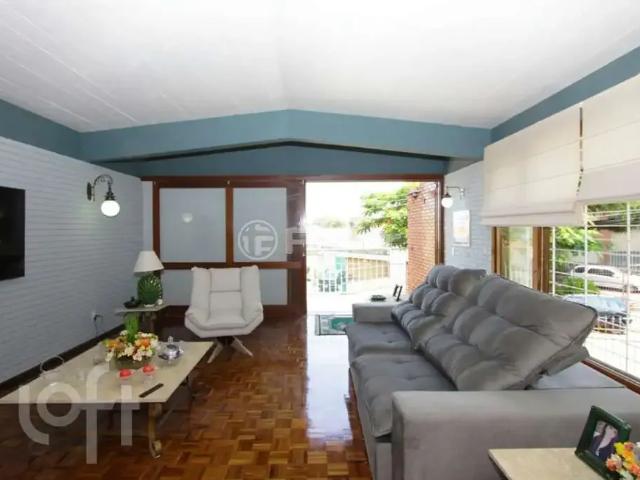 Casa / Sobrado para Venda em Porto Alegre/RS São Sebastião 3 Quartos