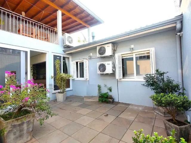 Casa / Sobrado para Venda em Porto Alegre/RS São Sebastião 4 Quartos