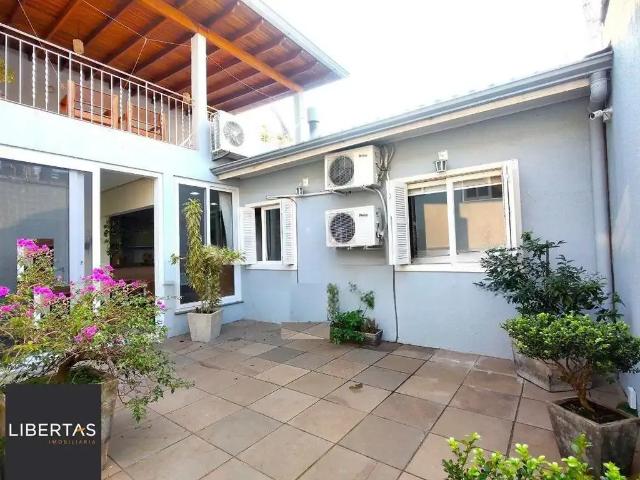 Casa / Sobrado para Venda em Porto Alegre/RS São Sebastião 4 Quartos