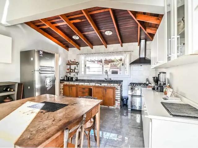 Casa / Sobrado para Venda em Porto Alegre/RS Santa Tereza 3 Quartos