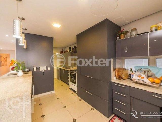 Casa / Sobrado para Venda em Porto Alegre/RS Santa Cecília 3 Quartos