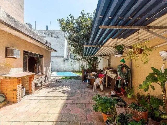 Casa / Sobrado para Venda em Porto Alegre/RS Santa Cecília 3 Quartos