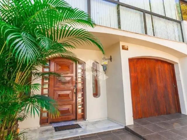 Casa / Sobrado para Venda em Porto Alegre/RS Santa Cecília 4 Quartos