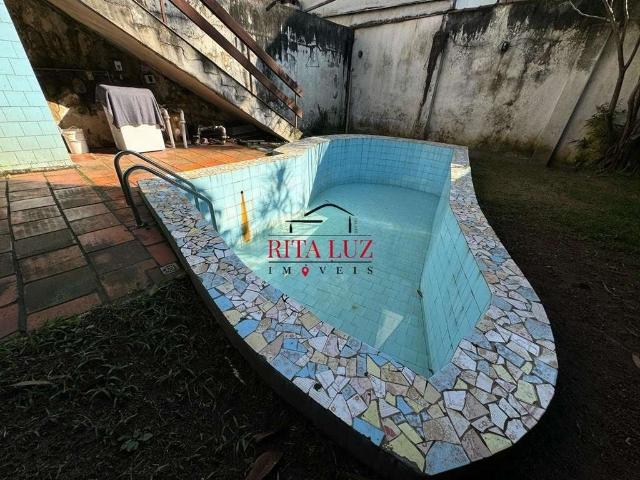 Casa / Sobrado para Venda em Porto Alegre/RS Santa Cecília 4 Quartos
