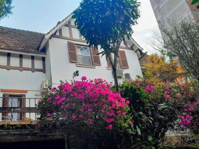 Casa / Sobrado para Venda em Porto Alegre/RS Santa Cecília 6 Quartos