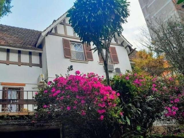 Casa / Sobrado para Venda em Porto Alegre/RS Santa Cecília 6 Quartos