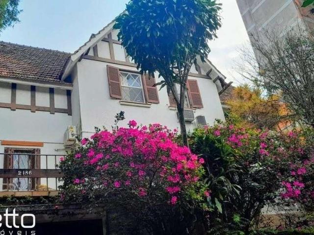 Casa / Sobrado para Venda em Porto Alegre/RS Santa Cecília 6 Quartos