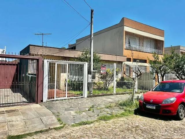 Casa / Sobrado para Venda em Porto Alegre/RS Santa Maria Goretti 3 Quartos