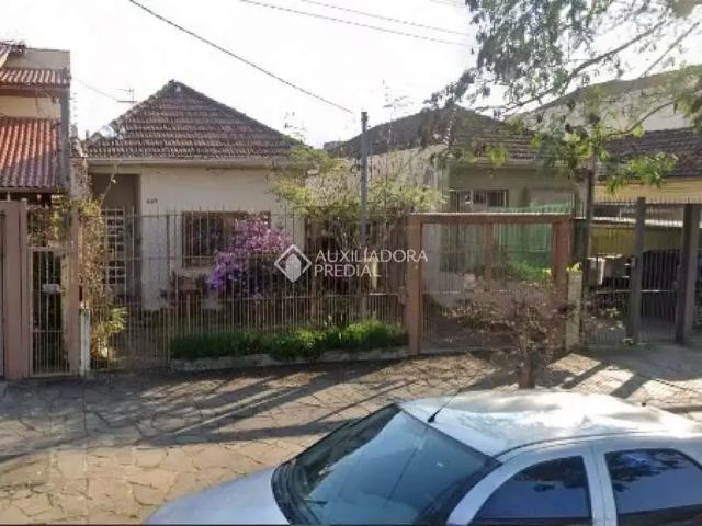Casa / Sobrado para Venda em Porto Alegre/RS Santana 2 Quartos