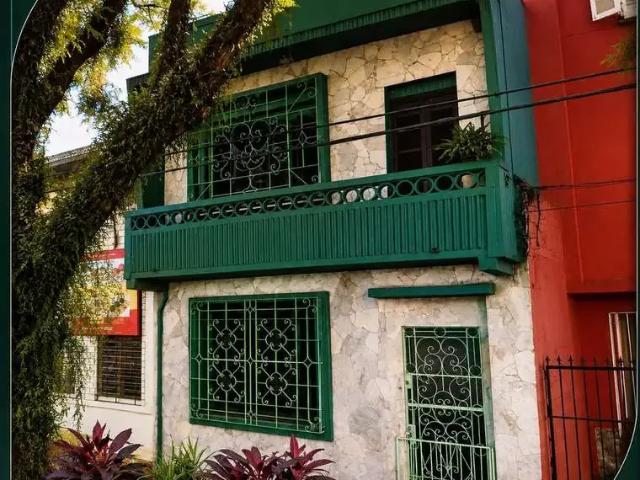 Casa / Sobrado para Venda em Porto Alegre/RS Santana 3 Quartos