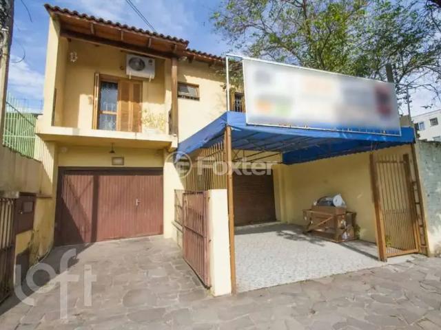 Casa / Sobrado para Venda em Porto Alegre/RS Santana 3 Quartos