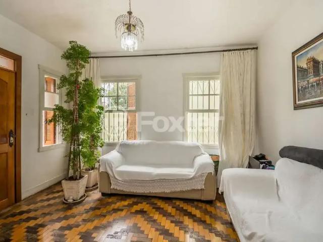 Casa / Sobrado para Venda em Porto Alegre/RS Santana 3 Quartos
