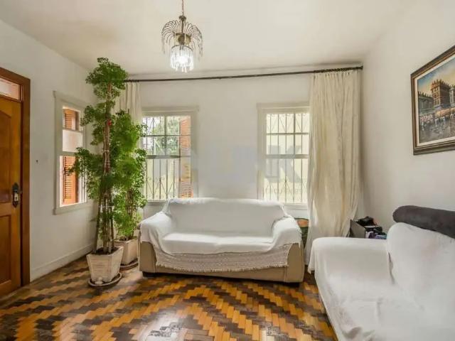 Casa / Sobrado para Venda em Porto Alegre/RS Santana 3 Quartos