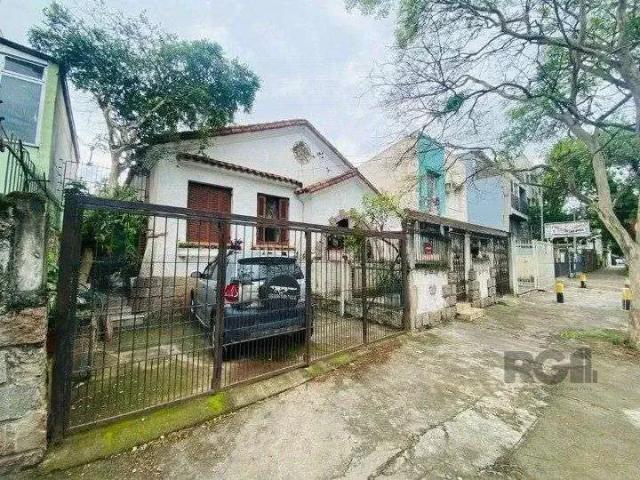 Casa / Sobrado para Venda em Porto Alegre/RS Santana 3 Quartos