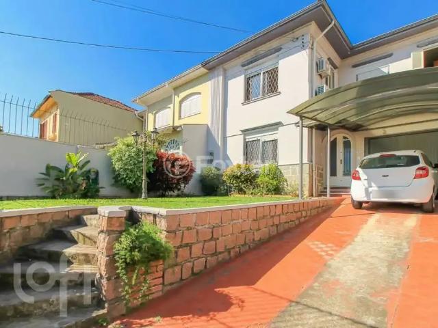 Casa / Sobrado para Venda em Porto Alegre/RS Santana 3 Quartos