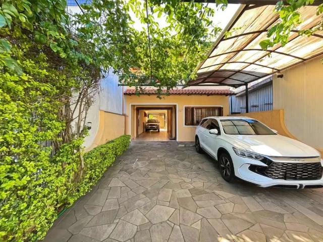 Casa / Sobrado para Venda em Porto Alegre/RS Santana 3 Quartos