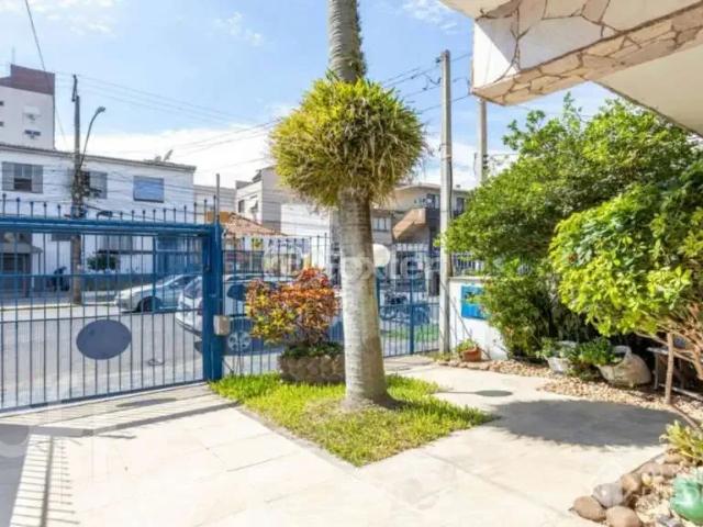 Casa / Sobrado para Venda em Porto Alegre/RS Santana 3 Quartos