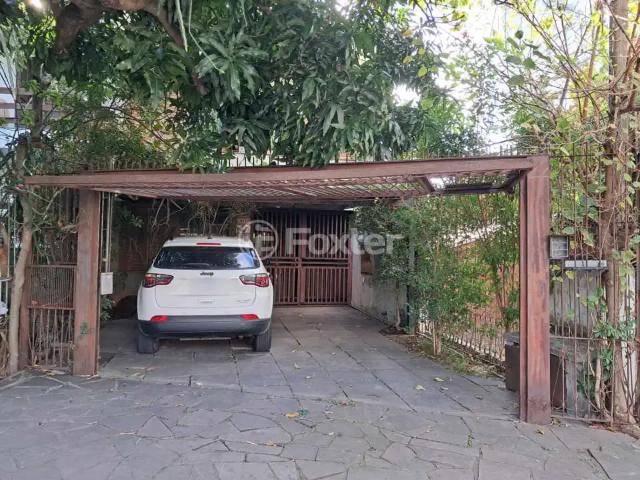 Casa / Sobrado para Venda em Porto Alegre/RS Santana 4 Quartos