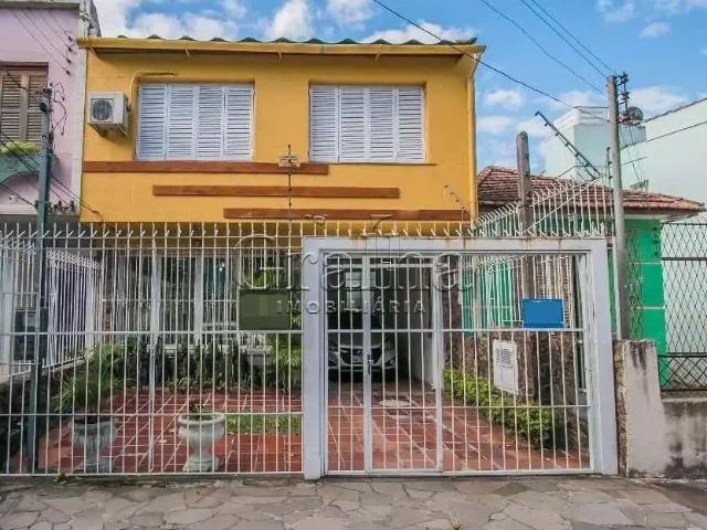 Casa / Sobrado para Venda em Porto Alegre/RS Santana 4 Quartos