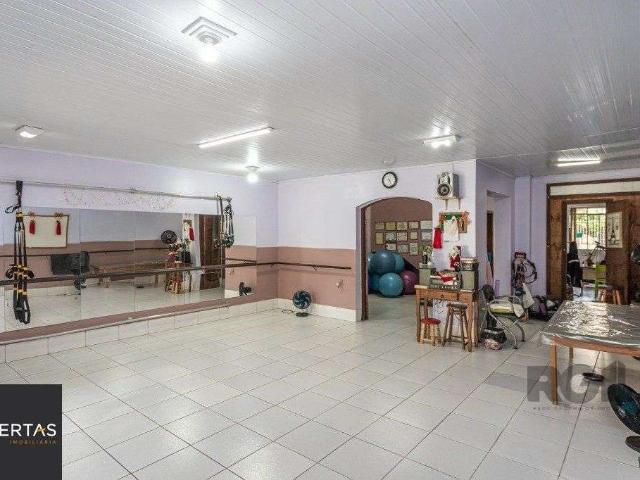Casa / Sobrado para Venda em Porto Alegre/RS Santana 5 Quartos
