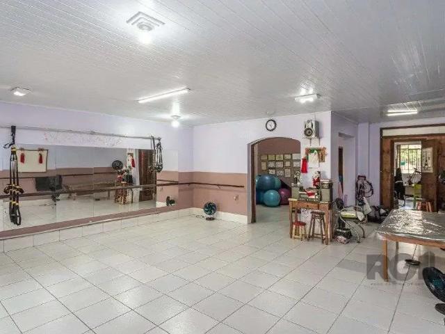 Casa / Sobrado para Venda em Porto Alegre/RS Santana 5 Quartos