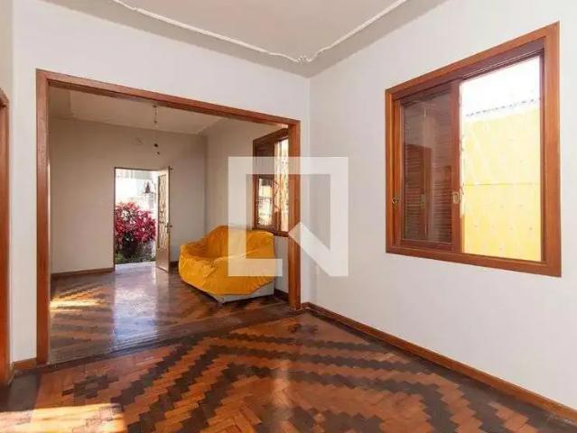 Casa / Sobrado para Venda em Porto Alegre/RS Santo Antônio 2 Quartos