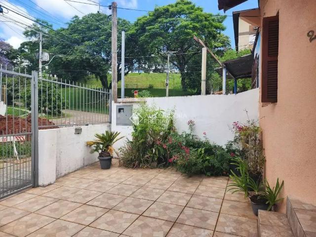 Casa / Sobrado para Venda em Porto Alegre/RS Santo Antônio 2 Quartos