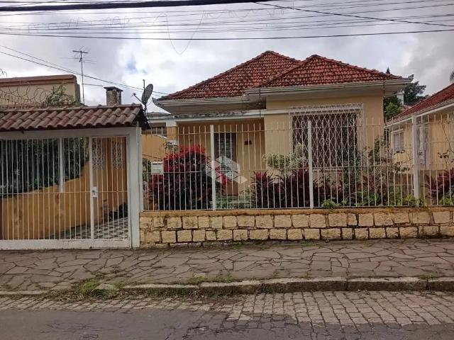 Casa / Sobrado para Venda em Porto Alegre/RS Santo Antônio 2 Quartos