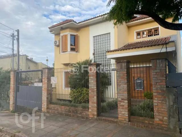 Casa / Sobrado para Venda em Porto Alegre/RS Santo Antônio 3 Quartos