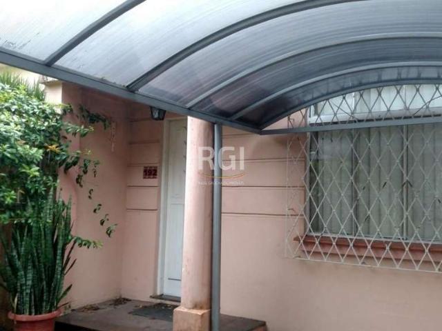 Casa / Sobrado para Venda em Porto Alegre/RS Santo Antônio 3 Quartos