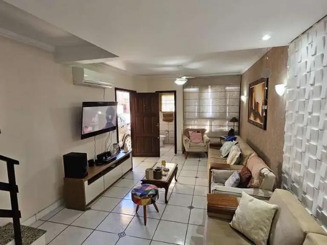 Casa / Sobrado para Venda em Porto Alegre/RS Santo Antônio 4 Quartos